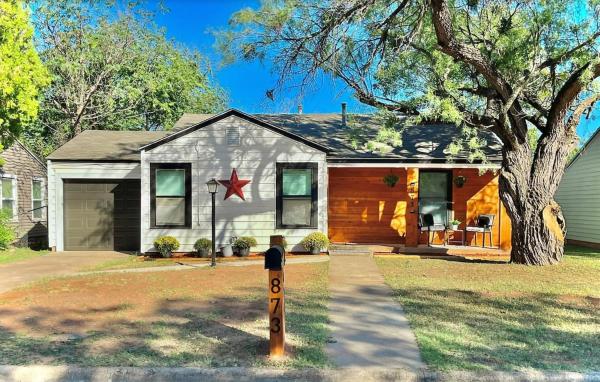 Charming Texas Cottage With Modern Farmhouse Style - Abilene, TX