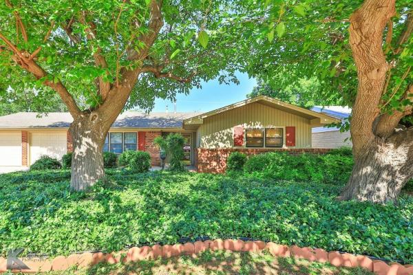 Ivy Lodge Sleeps 8 5 Tvs - Abilene, TX