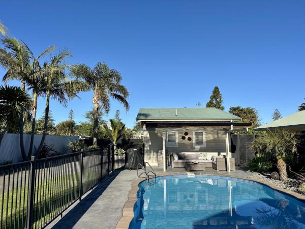The Pool House Bed & Breakfast - Near Marine Parade Napier - Napier