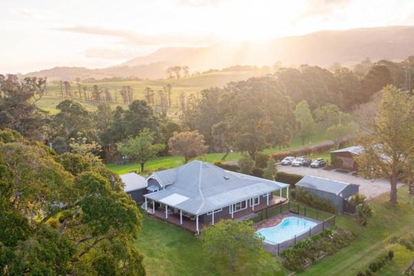 Berry Country Retreat Pool & Mountain Views - South Coast