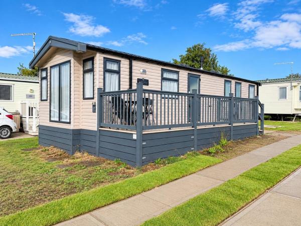Stunning Caravan With Side Decking Just A Short Walk To Hembsy Beach Ref 00069ba - Winterton-on-Sea