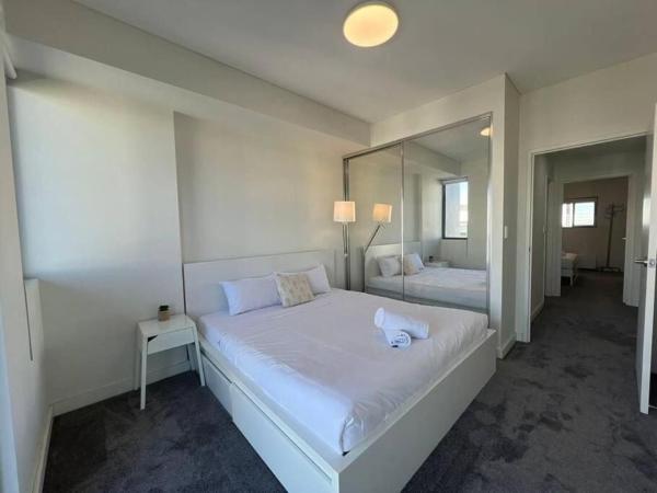 Spacious 2br 2bath City Views, Parking & Bathtub - Burwood