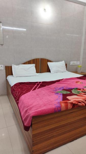 Shri Raghuvar Dham Ashram - Vrindavan