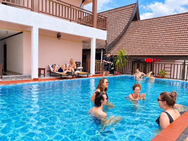 Vangvieng Sisavang Mountain View Hotel - Laos
