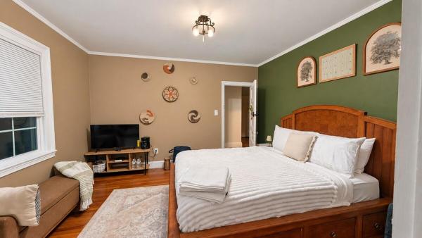Charming Victorian Room With Luxury Bath In Norton - Massachusetts