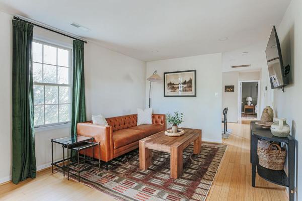 The 1st Street Bungalow - Charlottesville, VA