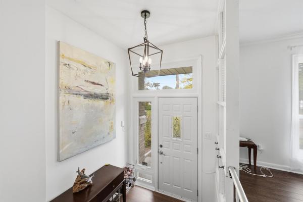 Cozy 3 Br, Parking, Backyard - Toronto