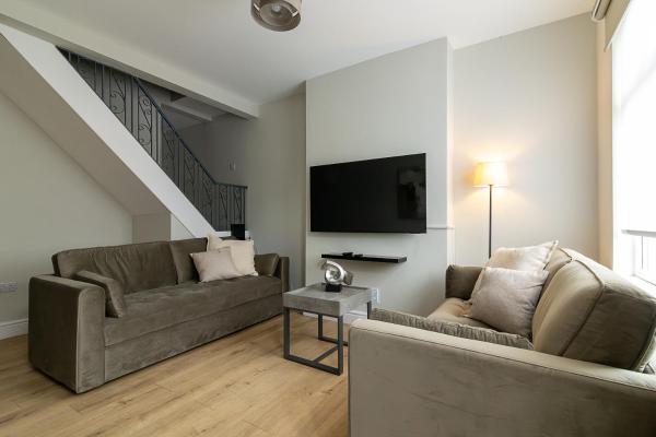 Central Oadby 2-bed, 2-bath, Sleeps 5 - Leicester