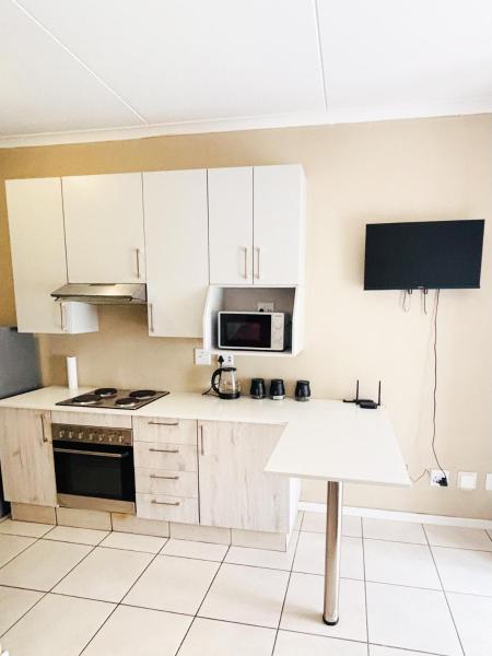 The Midrand Nest - Chic Bachelor Pad - Tembisa