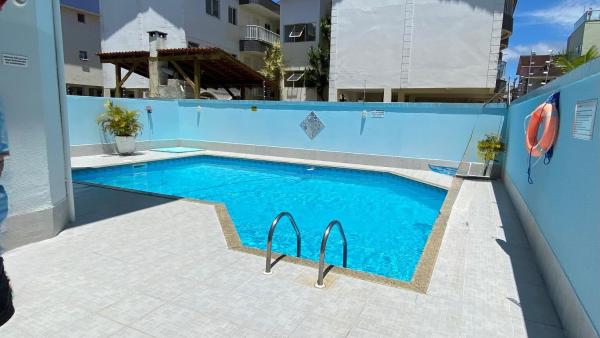 Caminhe Até A Praia, Refresque-se Na Piscina - Florianópolis