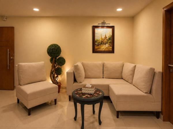 1bhk Luxury Apartment, Pool & Gym On Rooftop, Breakfast Included For Extra Charges - Pakistan