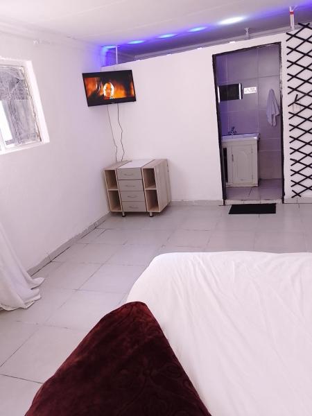 Contractors And Travellers Room - Rustenburg
