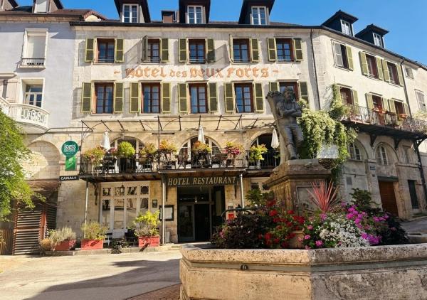 Logis Hôtel Des Deux Forts - Arbois