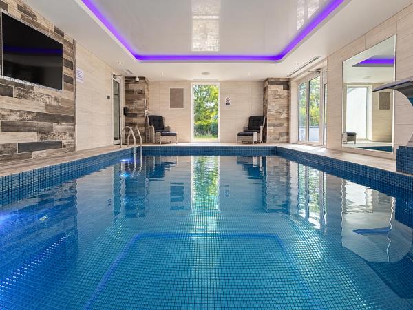 Mereside House Private Indoor Pool, Hot Tub & Cinema - Cheshire