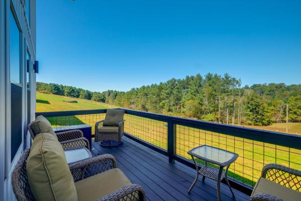 Hike, Explore & Unwind: Scenic Blue Ridge Escape - Floyd, VA
