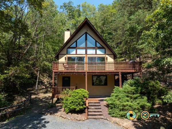 673 Killmon Road: So-close Chalet - Virginia