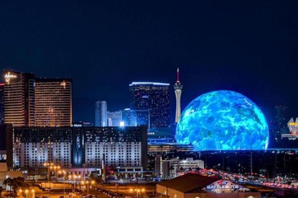 11th Floor Luxurious Suite - Strip & F1 Views - Nevada