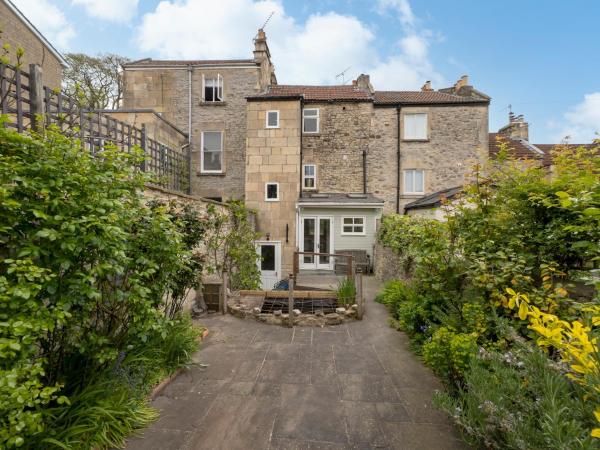 Charming 3 Bedroom House Next To Victoria Park Pass The Keys - Bradford-on-Avon