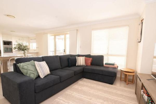 Park Villa - Near Cbd, Spacious, Ideal For Work - Orange