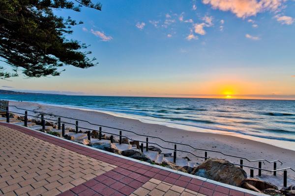 Sunlit Haven - Easy Walk To Glenelg Beach, Shops, Tram - 1br Unit Sleeps 6 - グレネルグ