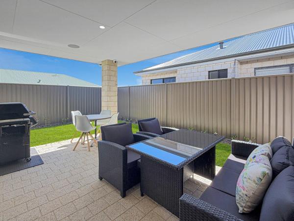 Family 4-bed Retreat Near Mindarie Marina - Mindarie