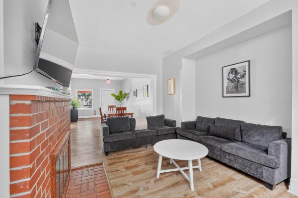 Remodeled 2br - Walk To Coffee Bars & More - Lake Oswego, OR
