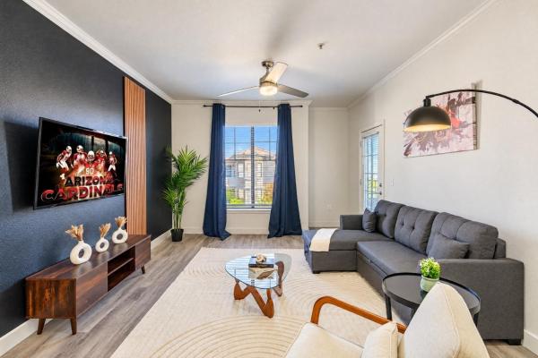 Elegant 1bd King Bed, Pool, Hot Tub, Gym, Parking - Avondale, AZ