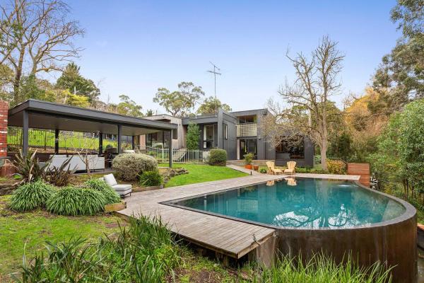 Treetop Estate With Heated Solar-pool - Mornington