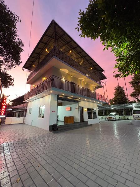 Cowboy Dorms Backpacker Hostel - Kerala