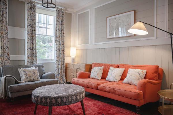 Three Bedroom Covent Garden Townhouse - London