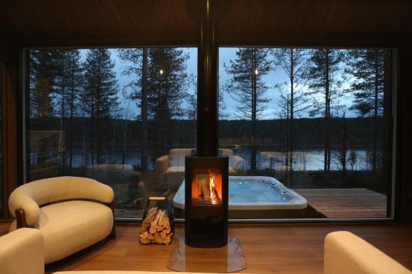 Hidden Glass Villa - Wilderness, Sauna & Hot Tub - Rovaniemi