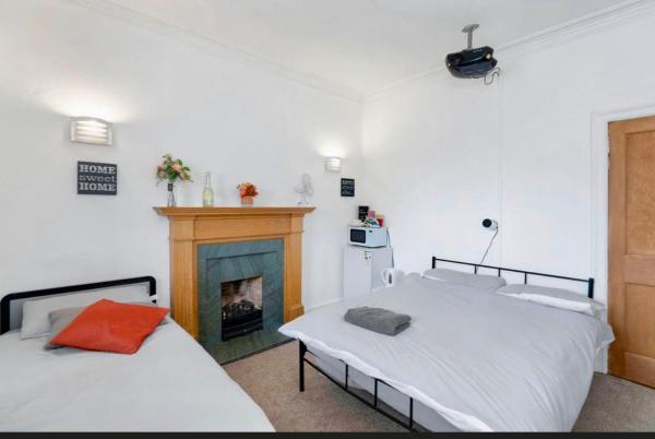 Bed Breakfast Direct From Airport Skiline Bus 18 To Door Step - エディンバラ