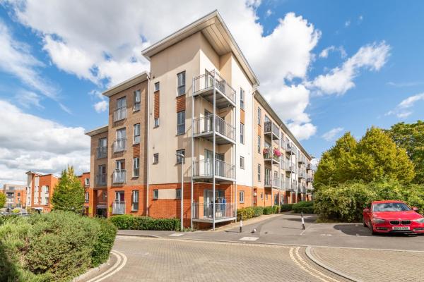 Duplex Flat With Balcony With Gated Parking - Reading