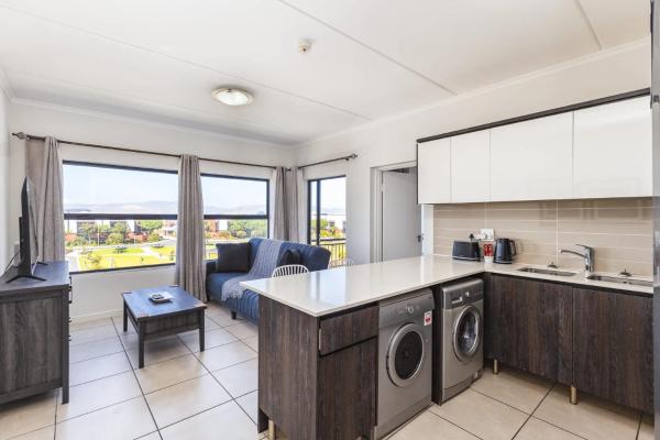 Sandown Lifestyle Estate One Bedroom Apartment With Balcony And Pool Access - Parklands