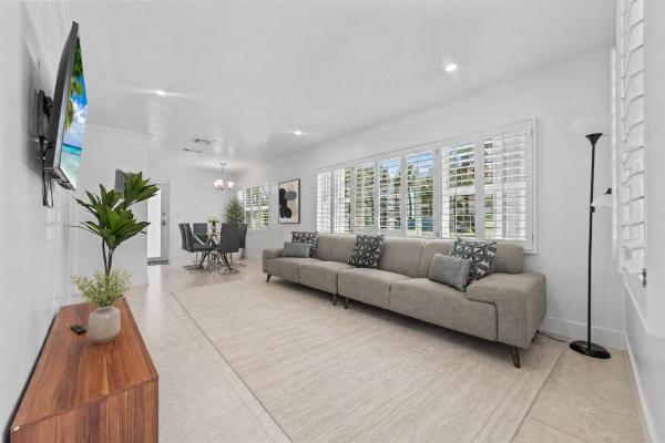 Beachside 1br Apt Shared Jacuzzi - Prime Location - Coral Springs, FL
