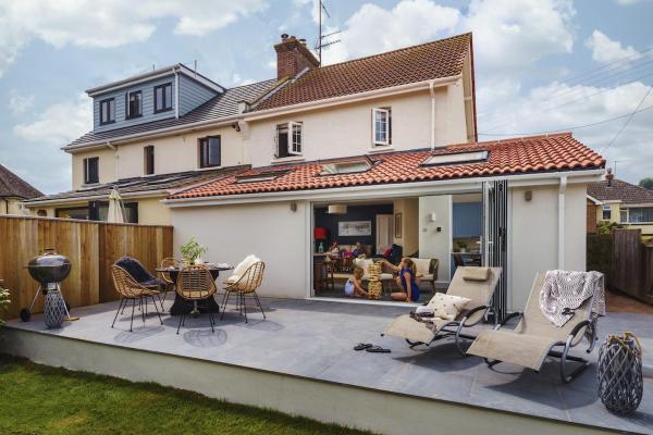 Littlefields - With Hot Tub, Garden, Private Parking And Short Walk To Beach - Beer