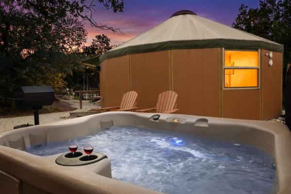 Bronco Luxury Yurt-cabin - Family Glamping Canyon Lake W Private Hot Tub - Texas