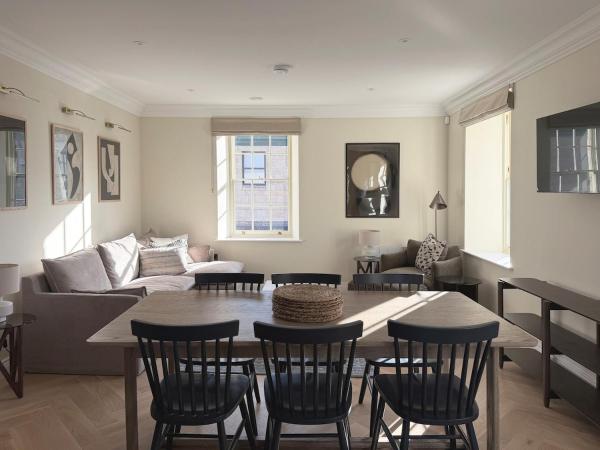 The Sovereign, Luxury Former Bank Spacious Apartment, Central, 3br, Ev Parking, - Wetherby