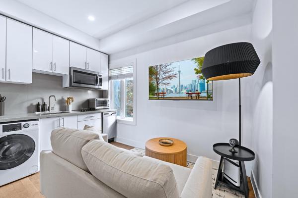 New Renovated Leslieville Apt Near Transit & Beach - Staystreet Suites - Toronto