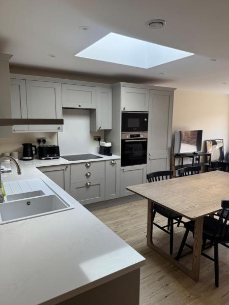 Mint- 2bed Central Lux Apt, Ev Parking & Patio - Wetherby