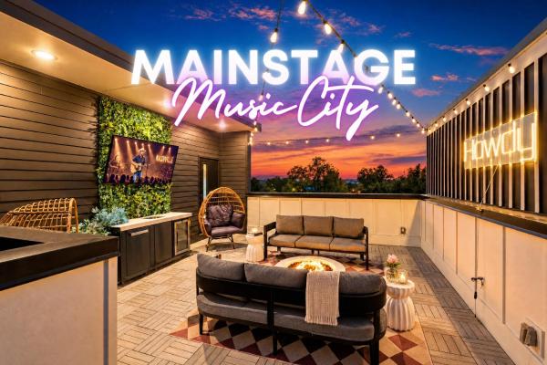 Rooftop & Game Room Near Broadway Sleeps 10 - Nashville, TN