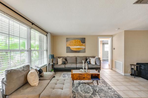 Home W/ Game Room Near Downtown New Port Richey - New Port Richey, FL