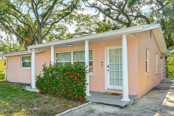 Walk To Sponge Docks! Bright Home W/ Yard - Tarpon Springs, FL