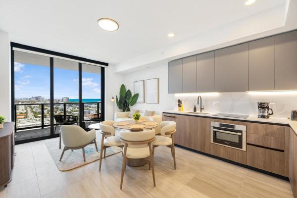Miami Beach Luxury Stay Balcony Sea Views & Pool - Miami Beach