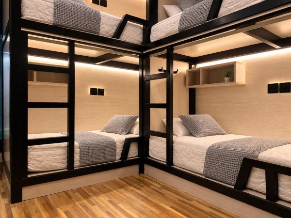 Metropolitan Hostel Downtown Dubai Near Metro Station - 두바이