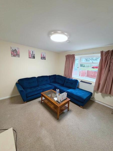 Cosy 3-bed Home - Sleeps 6 - Free Parking - Shrewsbury
