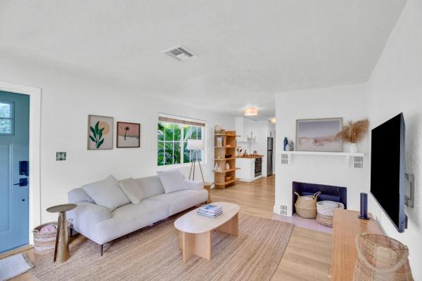 Peaceful Coastal Retreat Near The Beach - Vero Beach, FL