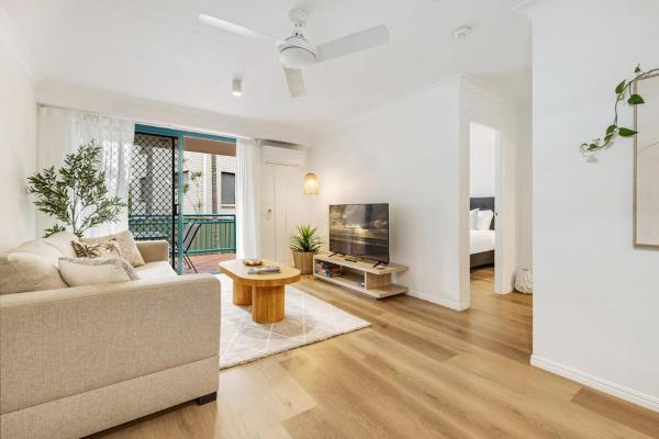 Fuller Holidays - Aruba Broadbeach Surf Apartment - Gold Coast
