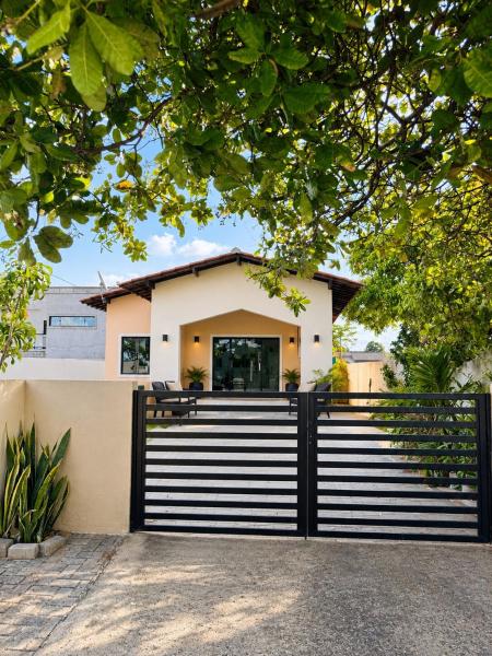 Casa Em Condomínio Com 2 Quartos Sendo 1 Suíte - Japaratinga