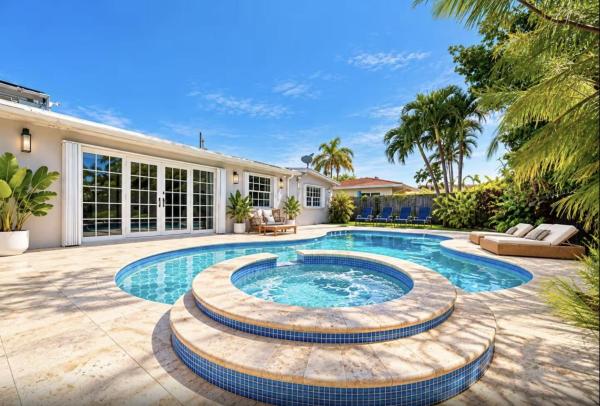 Pool House On The Water - Miramar, FL